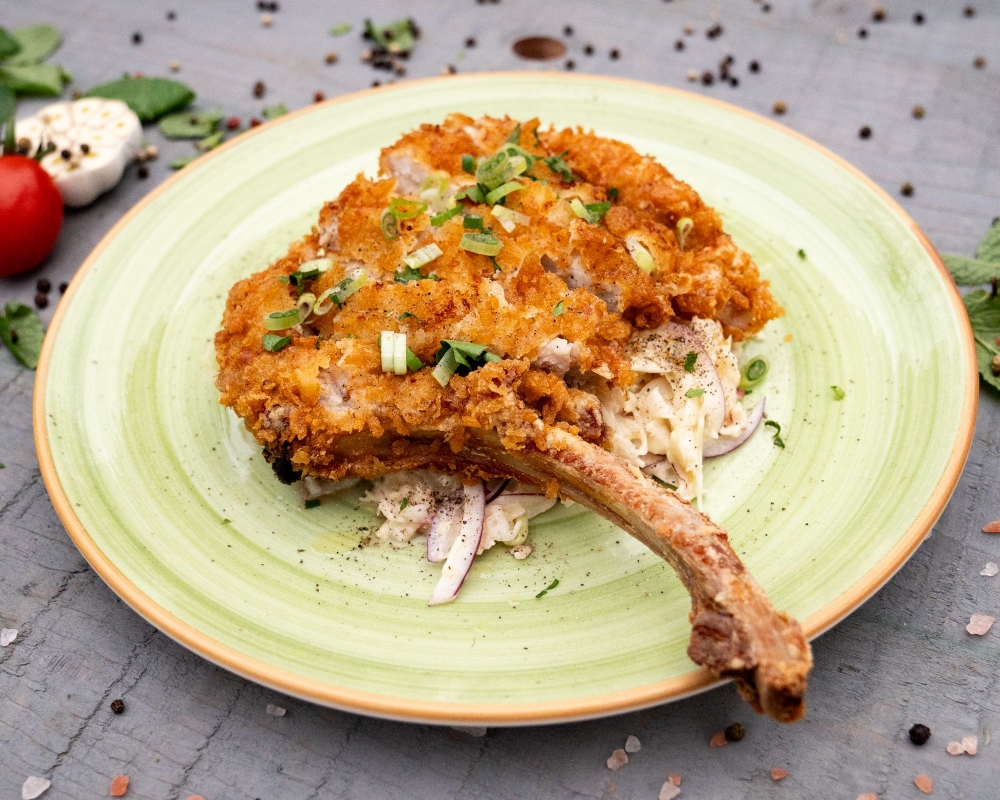 Șnițel Tomahawk de porc | Towers Pub Târgoviște